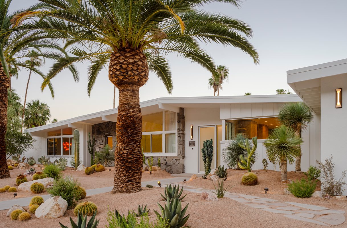 Desert Modernism, Eclectic Flair: Matt Sorum’s Palm Springs Oasis : Brizo